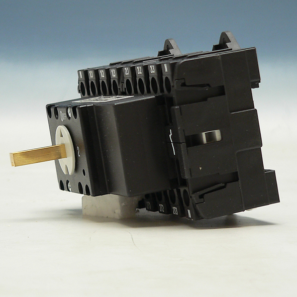 EATON QM40/3N OMSCHAKELAAR (NET) 40A 4 POL. kopen? | InstallatieBalie.nl